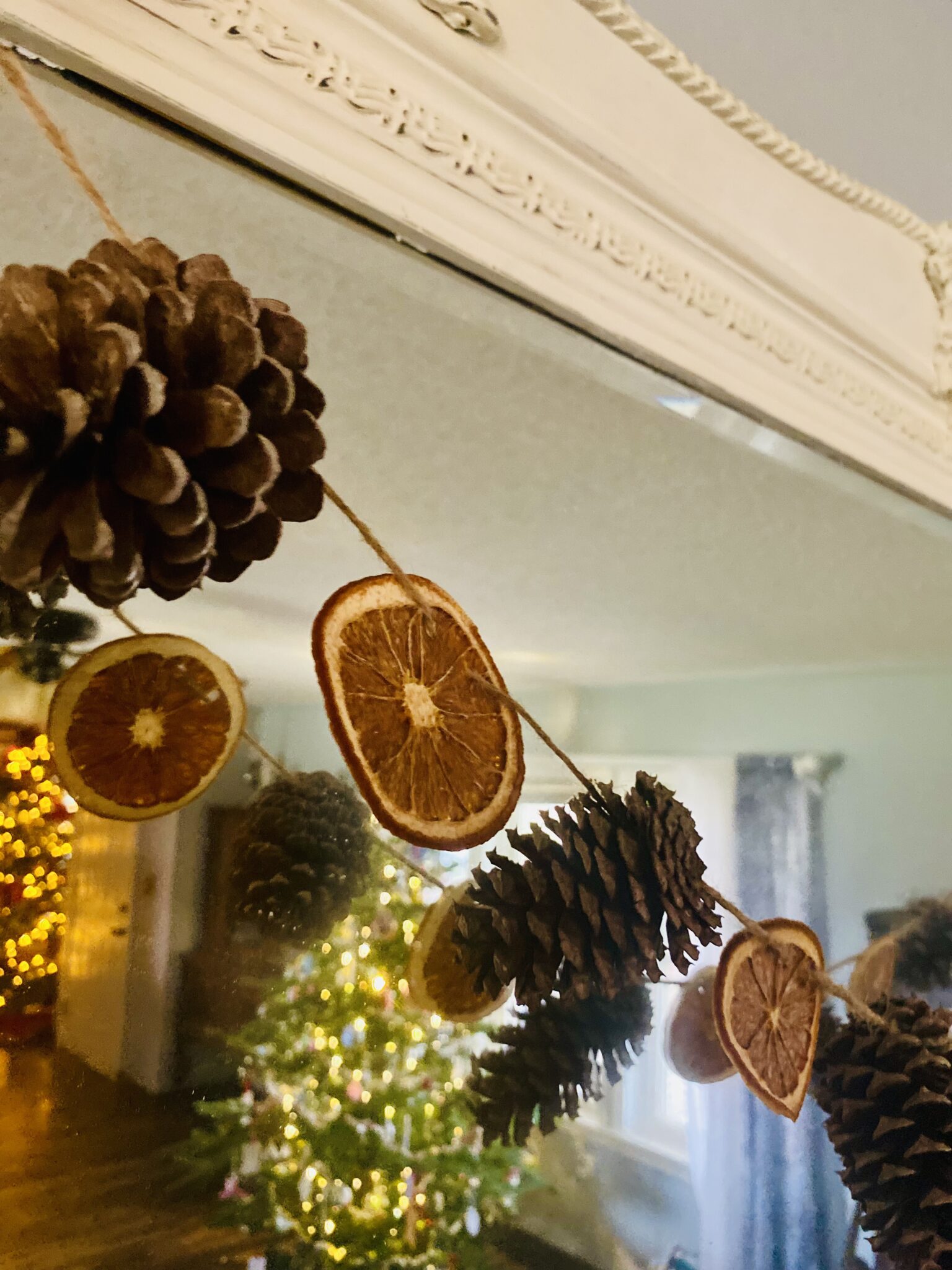 Simple Old-Fashioned Orange and Pinecone Garland